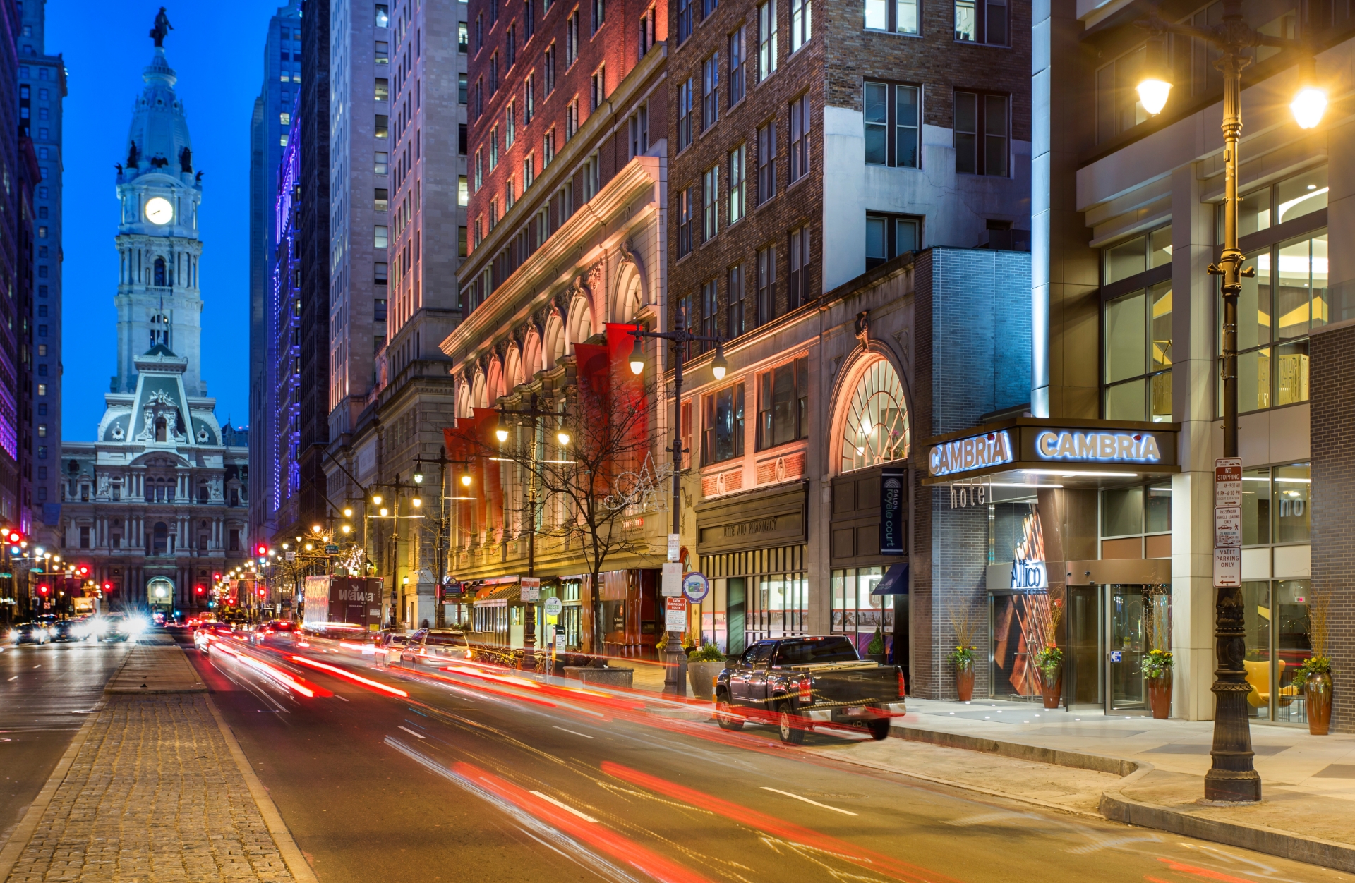 Rooftop Restaurant | Cambria Hotel Downtown Center City